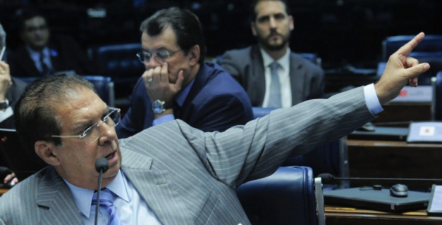 Jader Barbalho diz que renovação na política é 'conversa fiada' Jader Barbalho diz que renovação na política é 'conversa fiada'