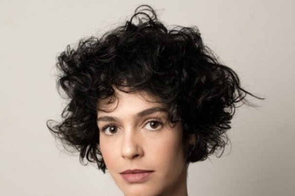 Atriz Maria Flor lança romance de estreia nessa segunda