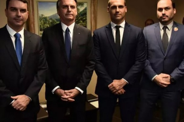 Bolsonaro e filhos compraram 107 imóveis, 51 pagos em dinheiro; Haddad ...