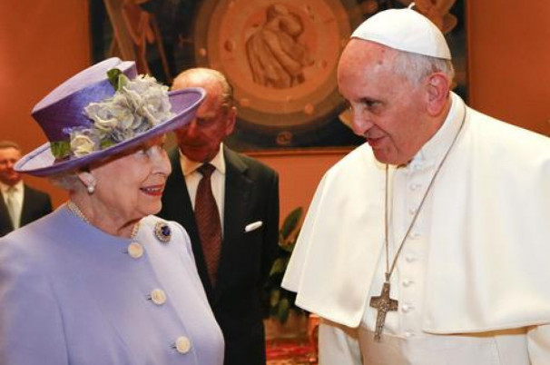 Papa diz que Elizabeth II foi 'exemplo de devoção ao dever'