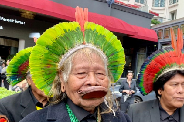 Cacique Raoni no tapete vermelho em Cannes