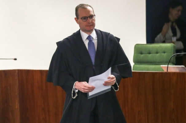Em primeiro voto no STF, Zanin vota a favor do juiz de garantias