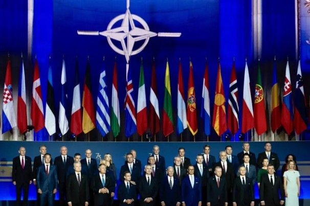 Otan trata futura adesão da Ucrânia como 'irreversível'